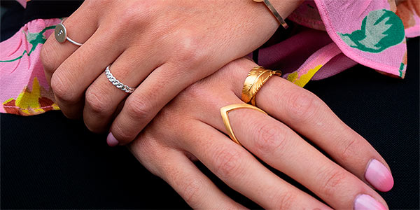 Jane Kønig smykker online. FRI fragt online